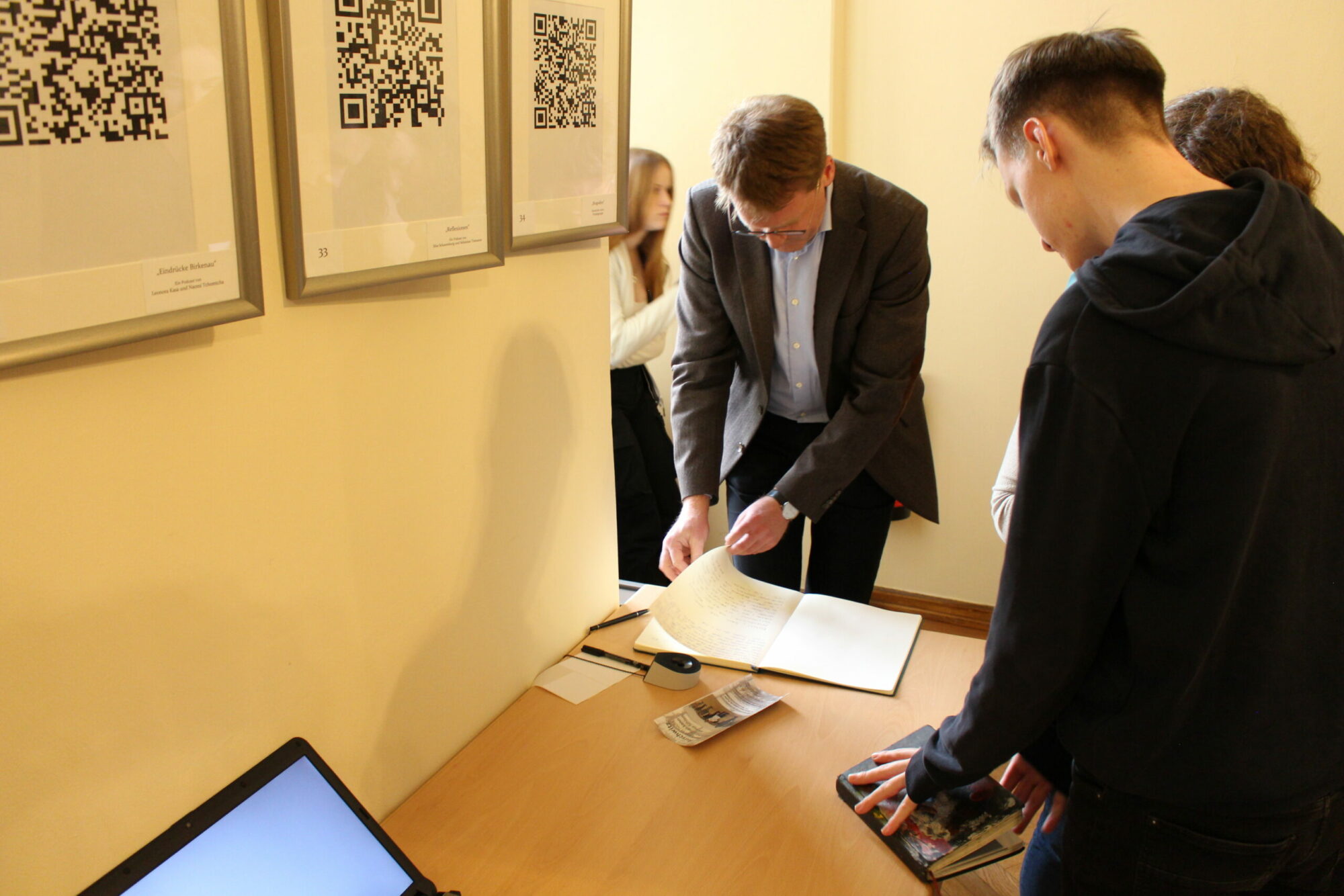 OB Dr. Wingenfeld eröffnete Auschwitz-Ausstellung im Stadtschloss ...